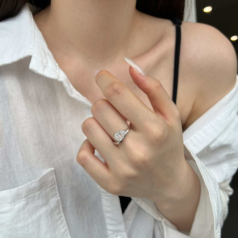 CANCUN 2.2 ct. East-West Pear Shaped Ring – Two Pearls Shop